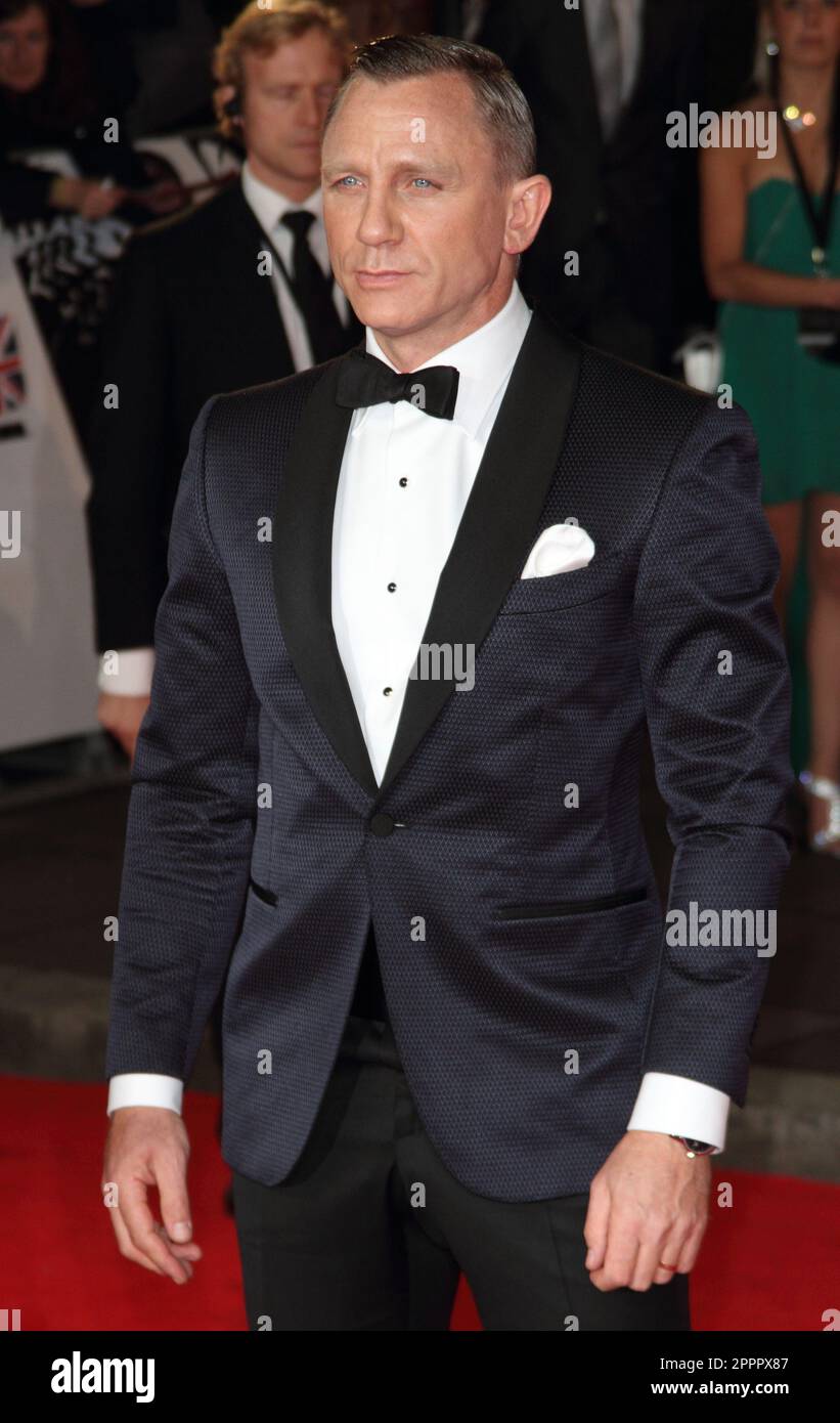 London, UK. Daniel Craig at the Royal World Premiere of 'Skyfall' at ...
