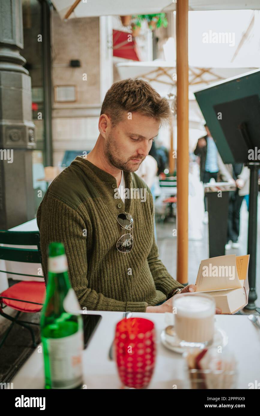 Man cafe italy hi-res stock photography and images - Alamy