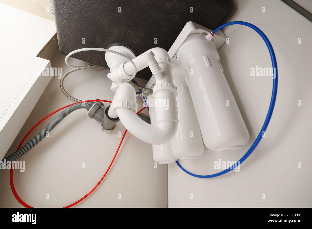 Under sink water filter system hi-res stock photography and images - Alamy