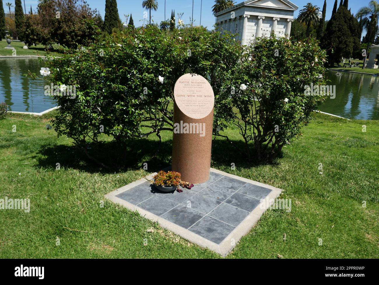 Hattie mcdaniel grave hi-res stock photography and images - Alamy