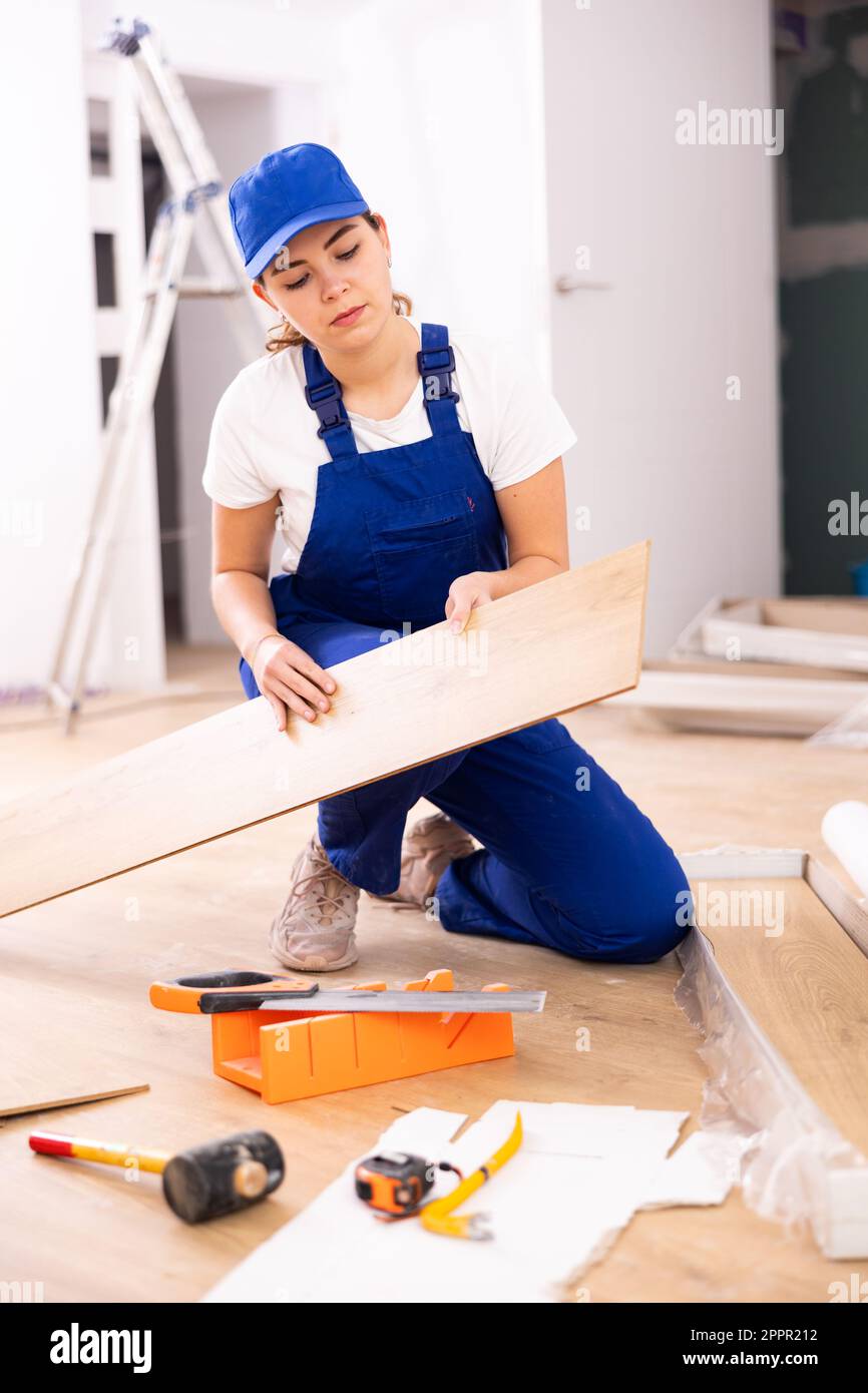 Female builder checking laminate planks before installation Stock Photo ...