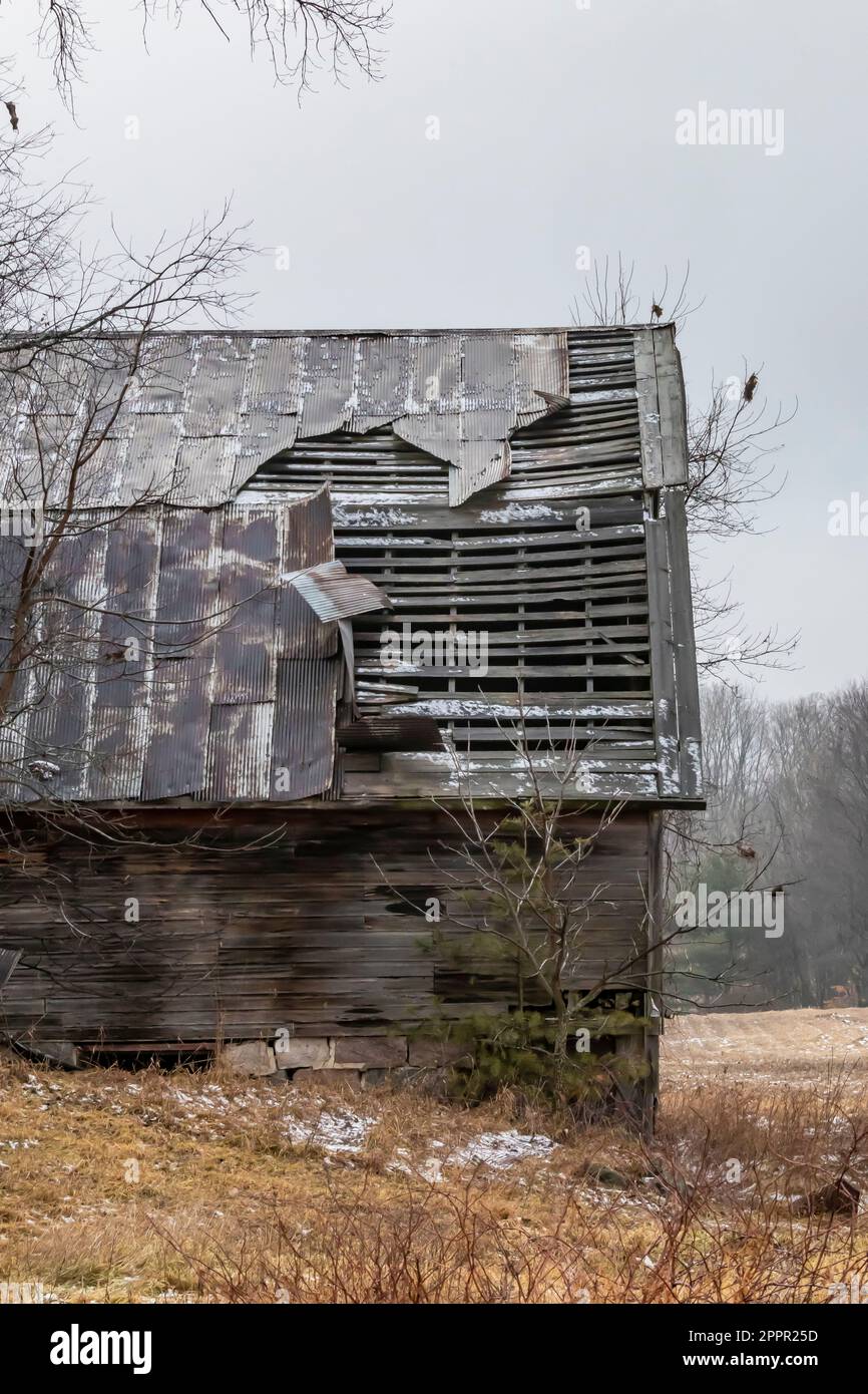 Unmaintained property hi-res stock photography and images - Alamy