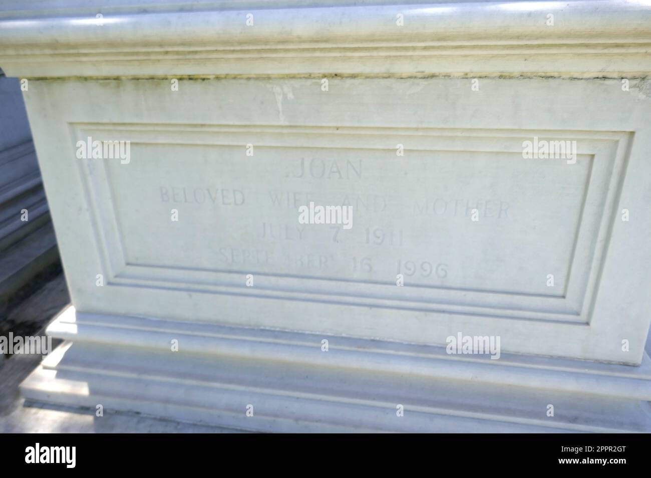 Los Angeles, California, USA 20th April 2023 Actress Joan Perry Grave ...