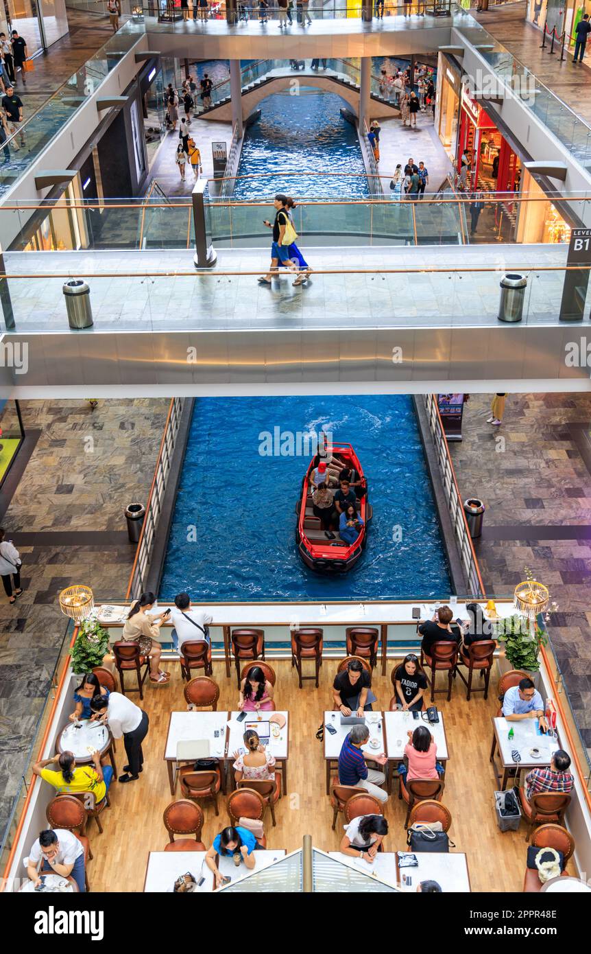 The Shoppes at Marina Bay Sands, Singapore Stock Photo - Alamy