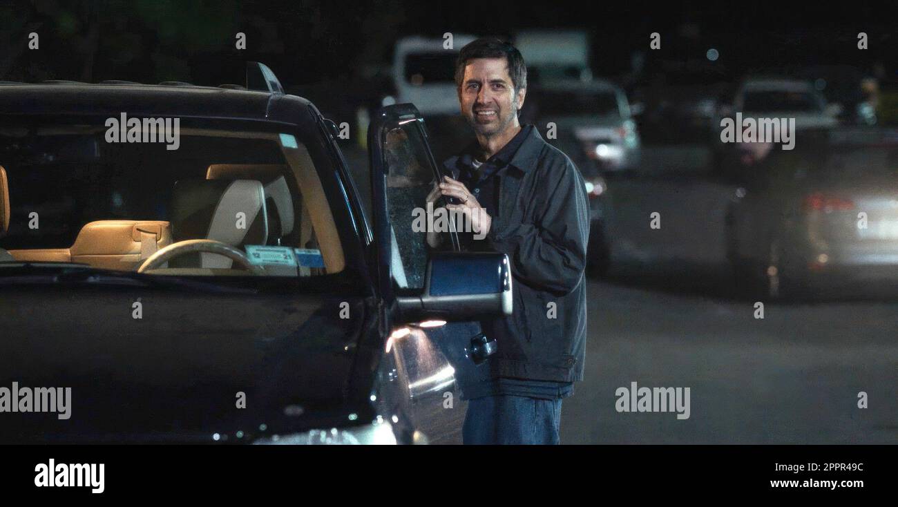 SOMEWHERE IN QUEENS, Ray Romano, 2022. ph: Mary Cybulski / © Roadside ...