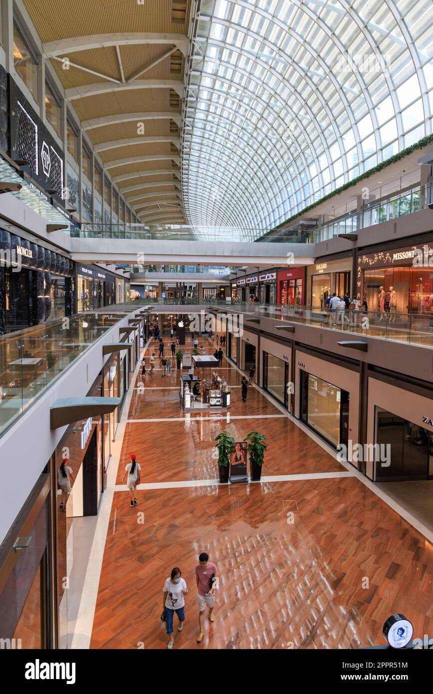 Luxury shopping marina bay singapore hi-res stock photography and ...