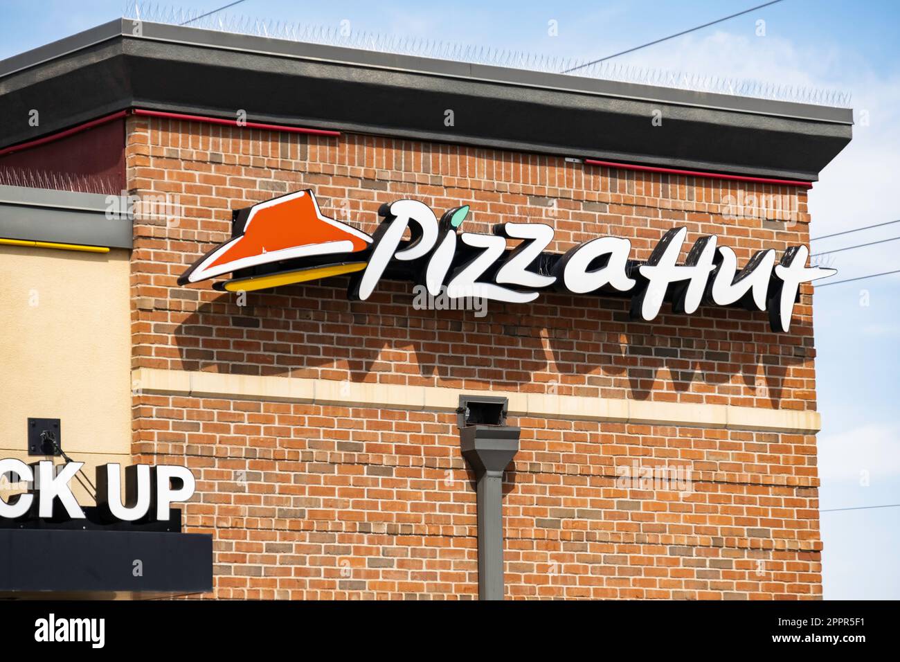 Pizza hut building hi-res stock photography and images - Alamy