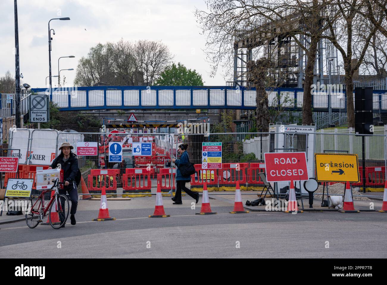 Botley Road road underpass is closed for 6 months at Oxford station, UK to allow redevelopment ...