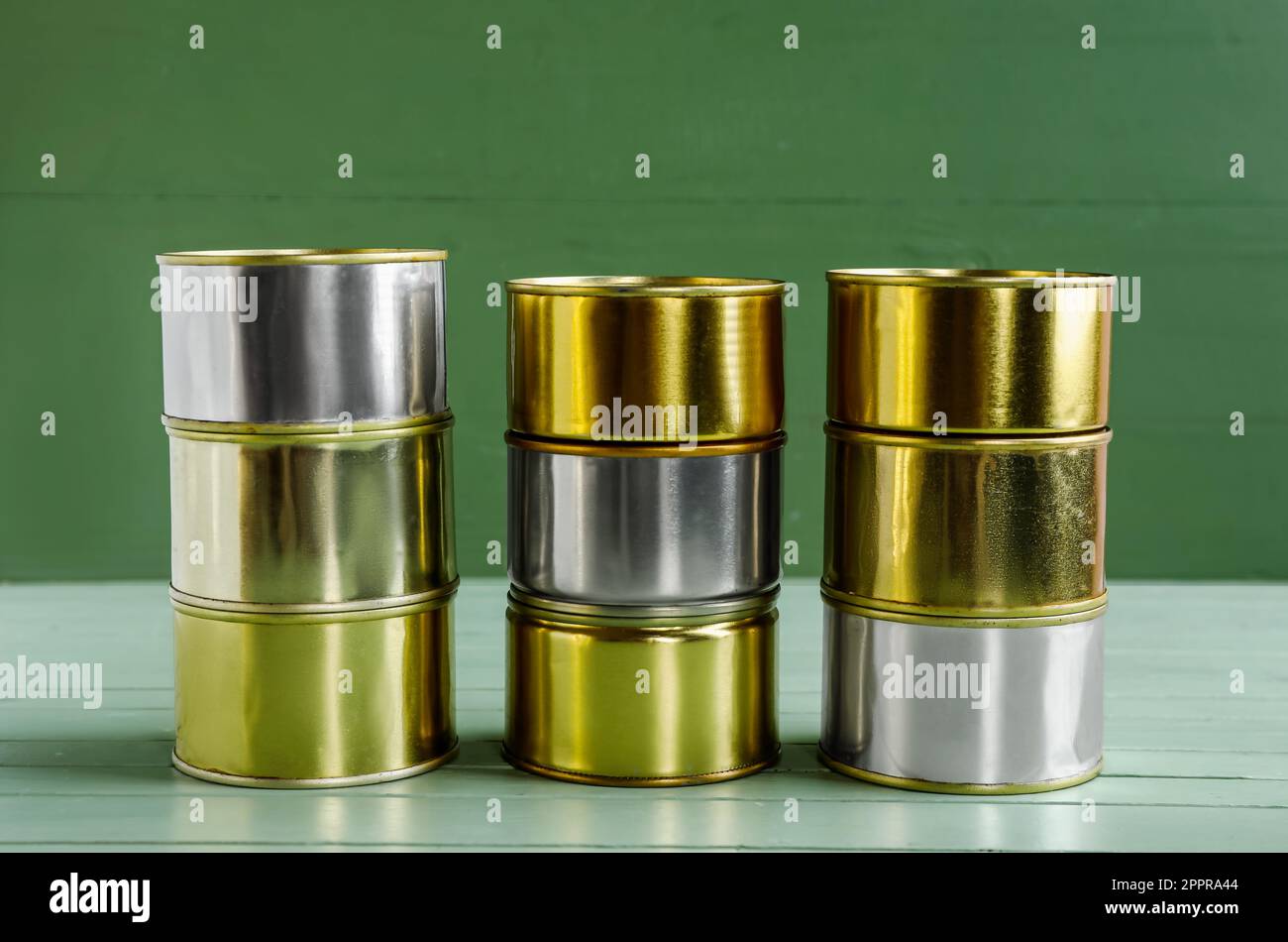 Stacks of tin cans hi-res stock photography and images - Alamy