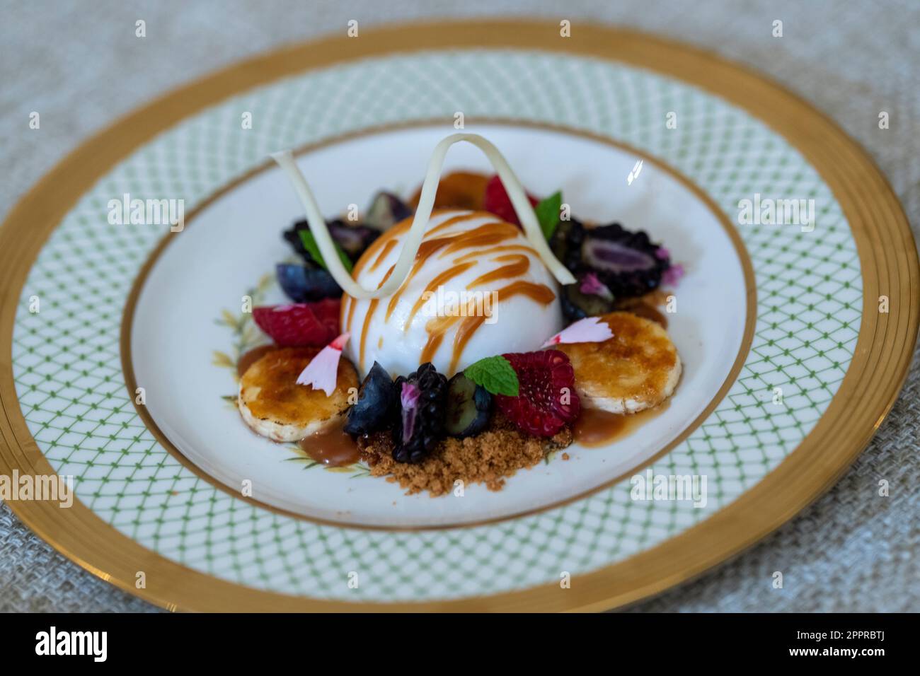 White house state dinner menu hi-res stock photography and images - Alamy