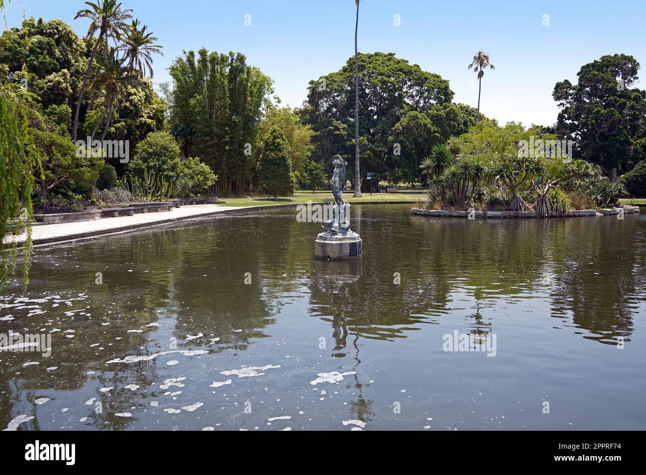 Venus fountain inside a pond in the royal botanic garden of Sydney ...