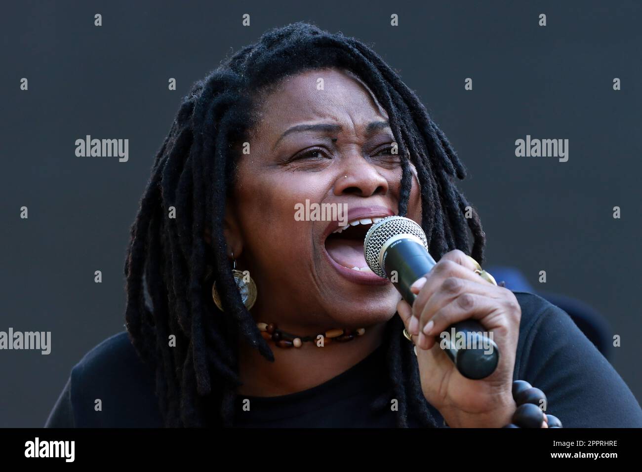 Raleigh, North Carolina, USA. 24th Apr, 2023. YARA ALLEN sings as ...