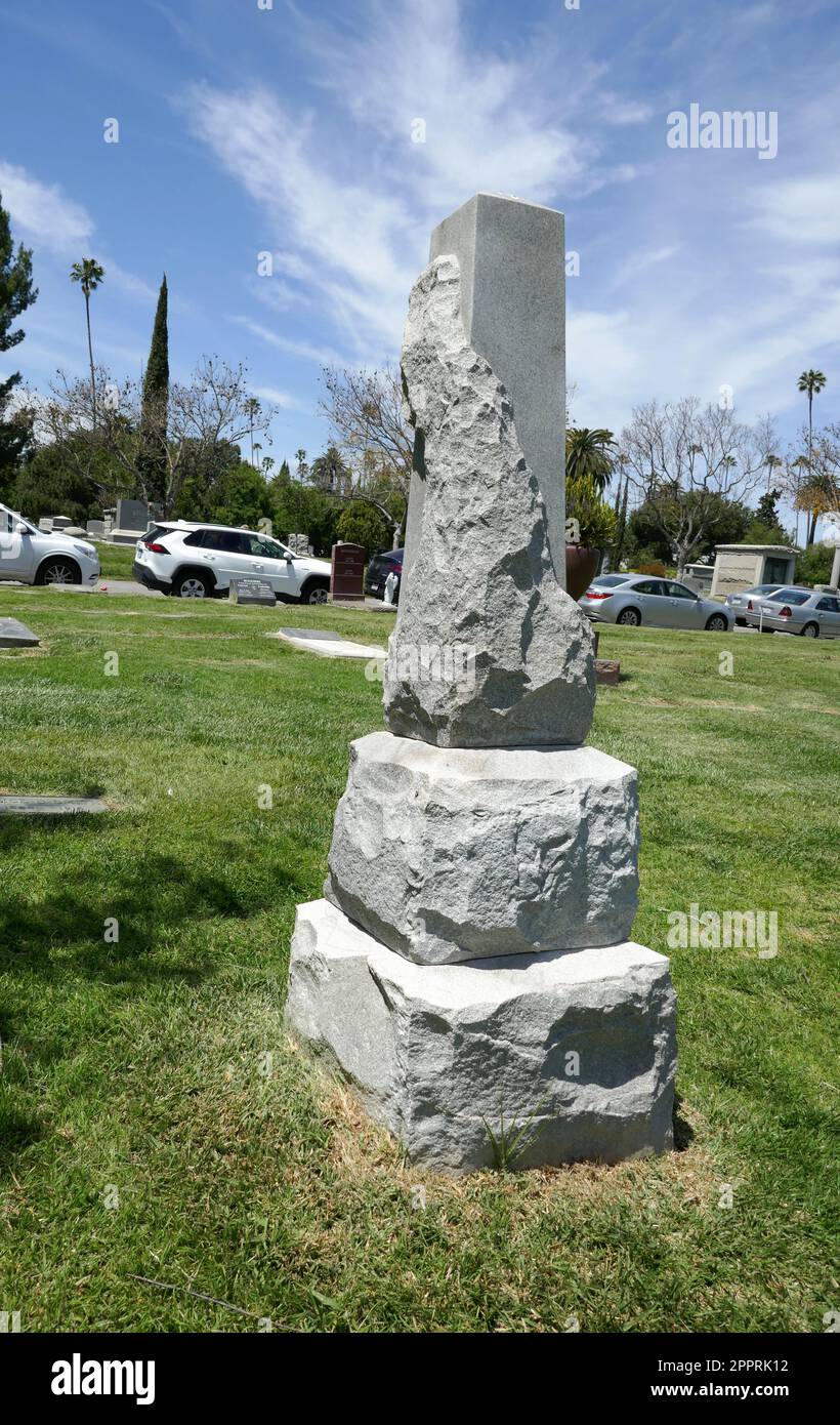 Los Angeles, California, USA 20th April 2023 Former Los Angeles Police Chief Tom Reddin Grave in ...