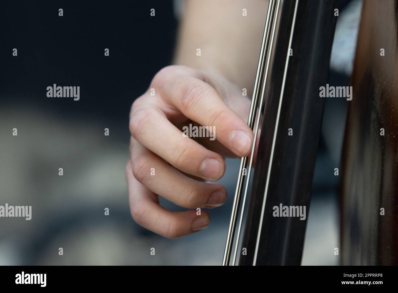 Hand strings hi-res stock photography and images - Alamy