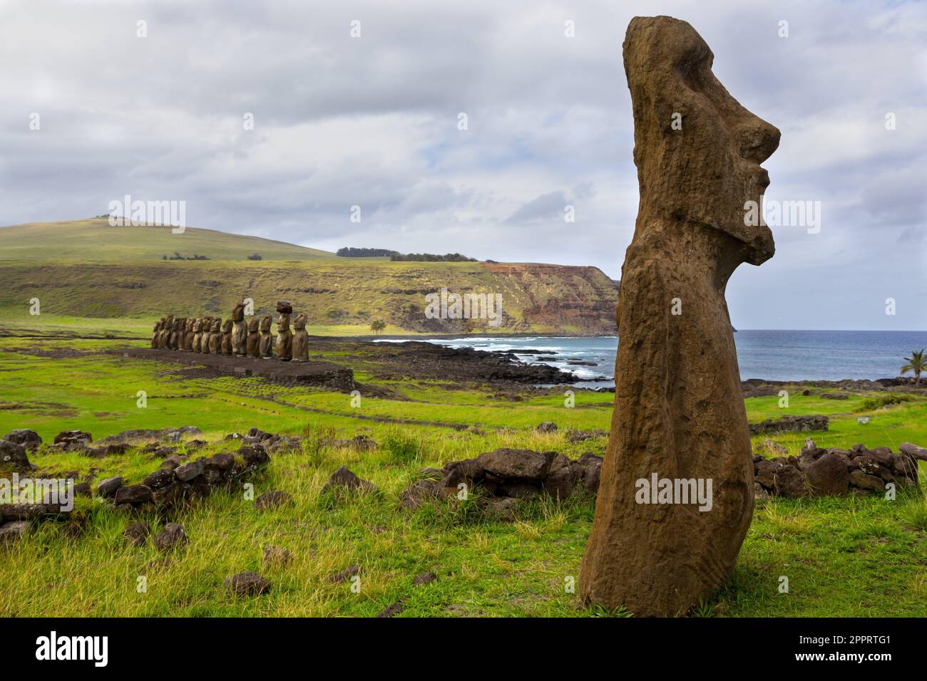Easter island statues close up hi-res stock photography and images - Alamy