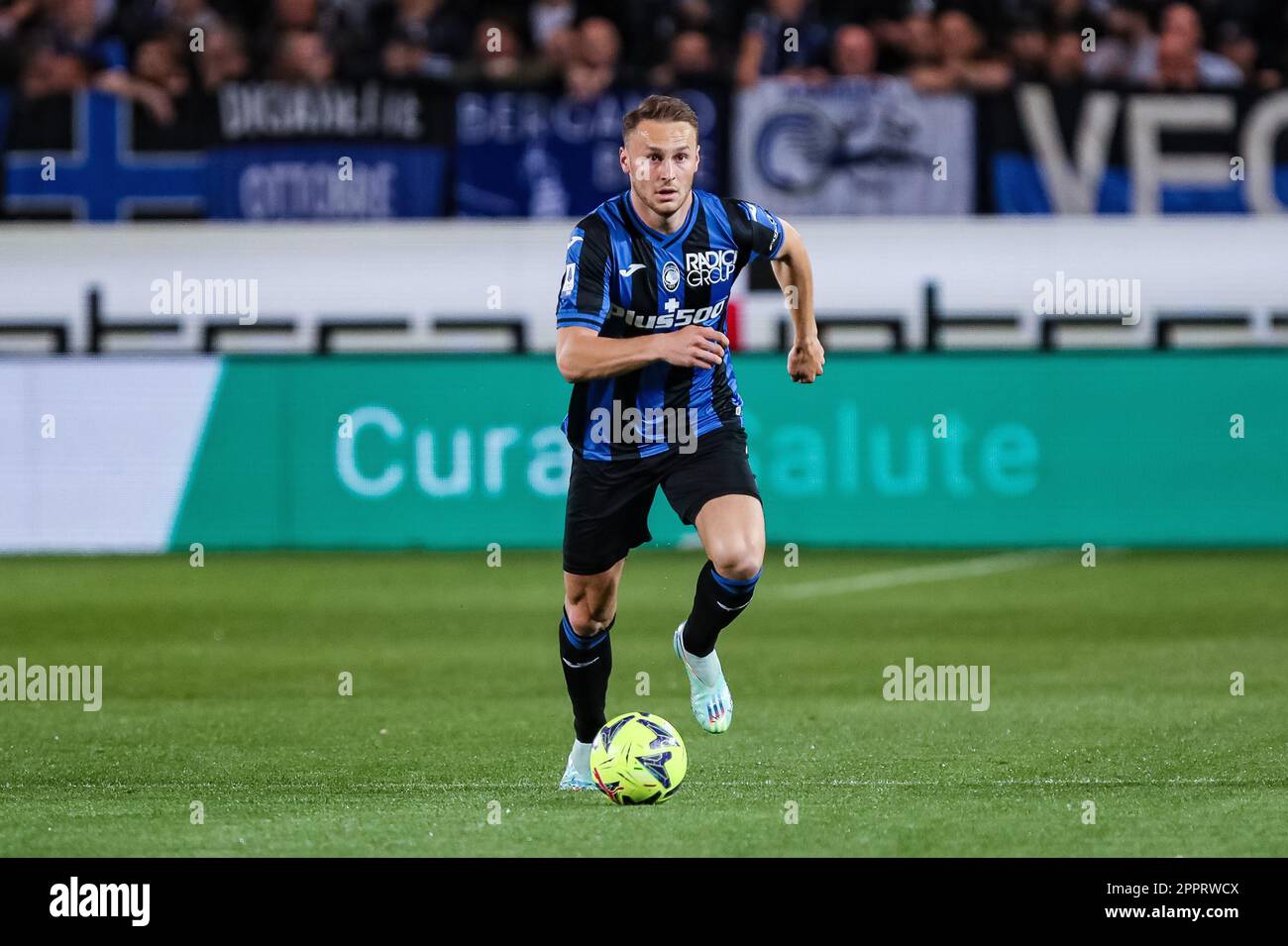 Bergamo, Italy, 24 April, 2023. Teun Koopmeiners (7 Atalanta) in action ...