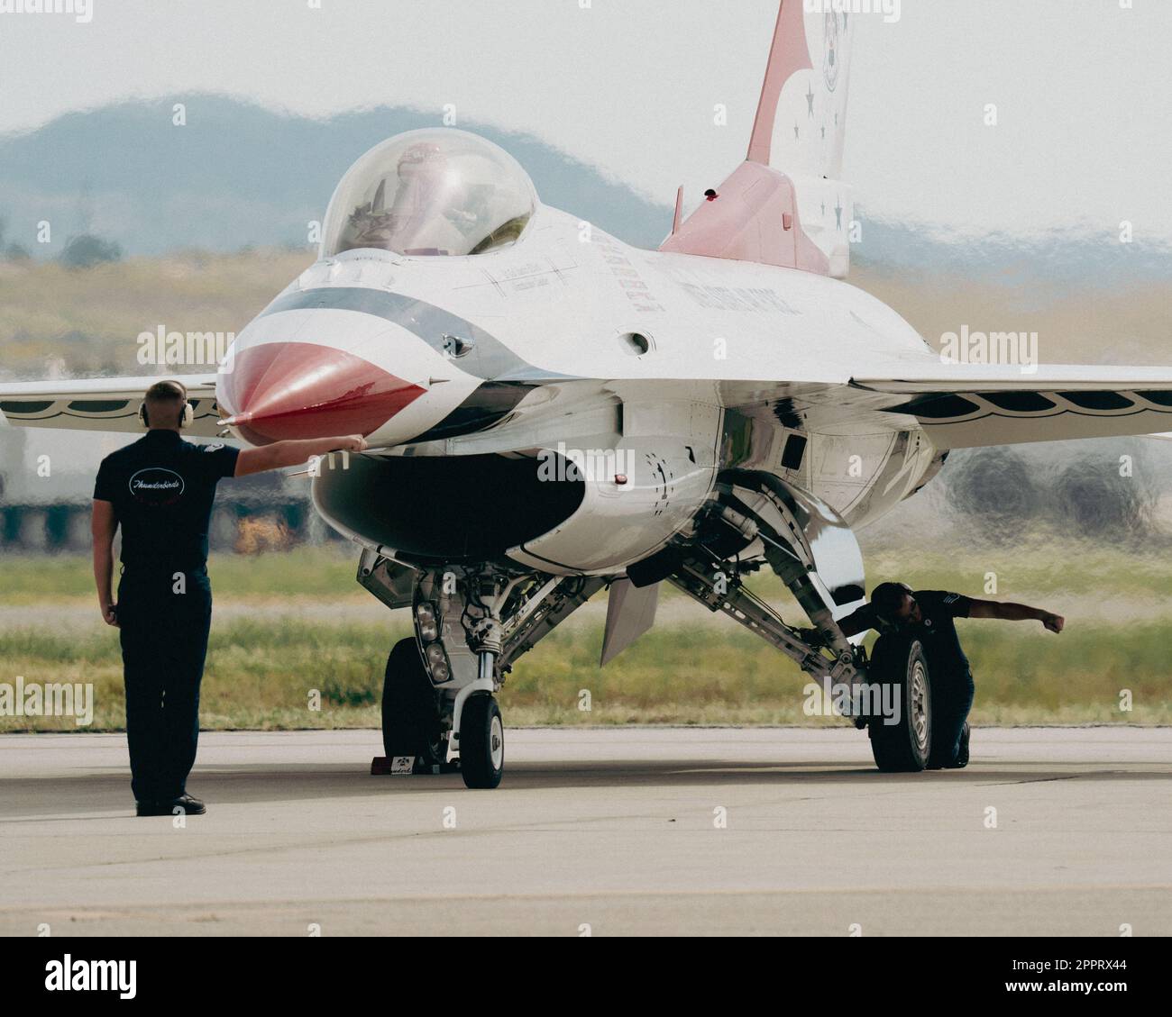 The United States Air Force Air Demonstration Squadron "Thunderbirds ...