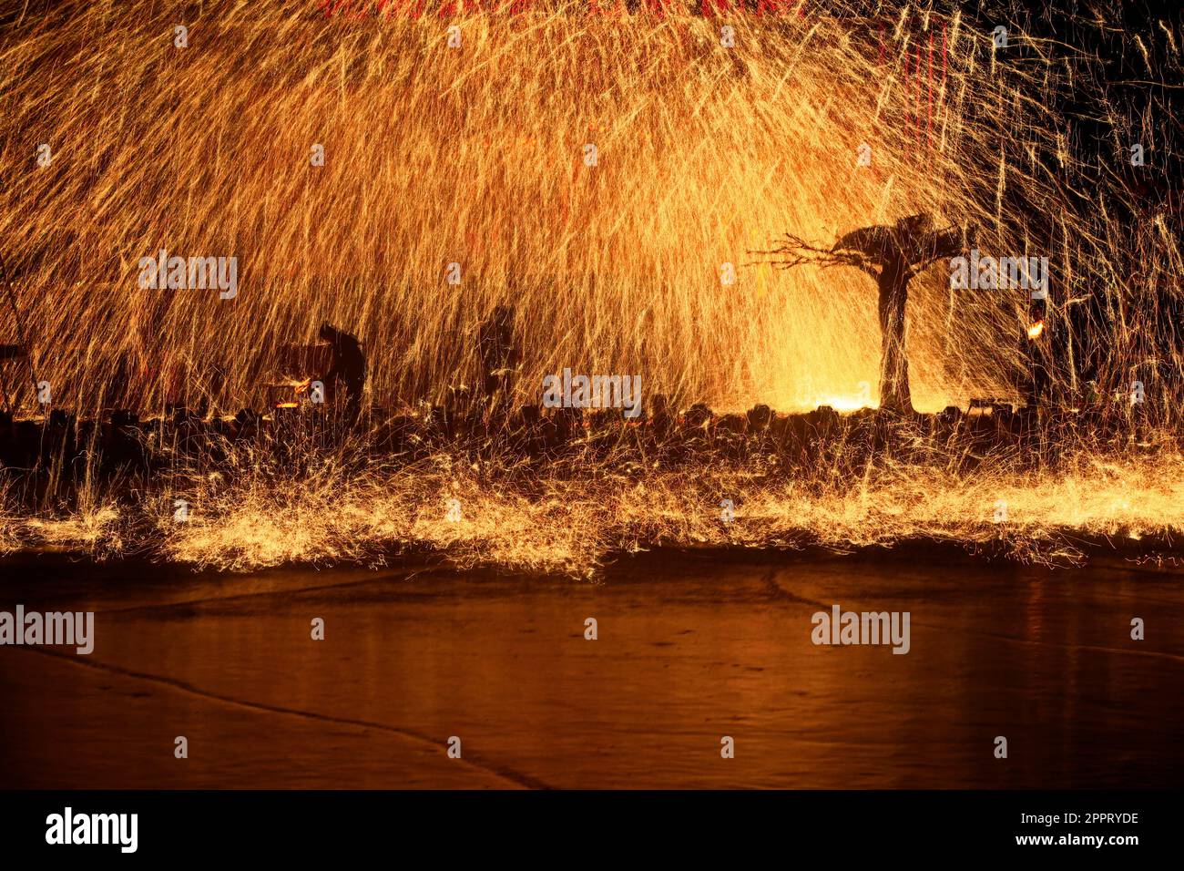 Sparks of molten steel melting Stock Photo - Alamy