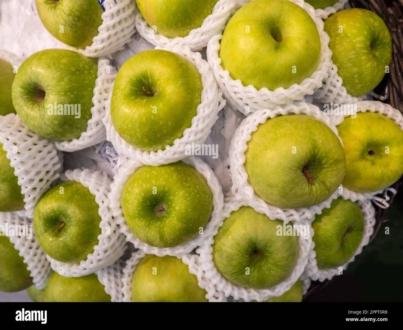 Green apples with packing foam net in super market Stock Photo - Alamy