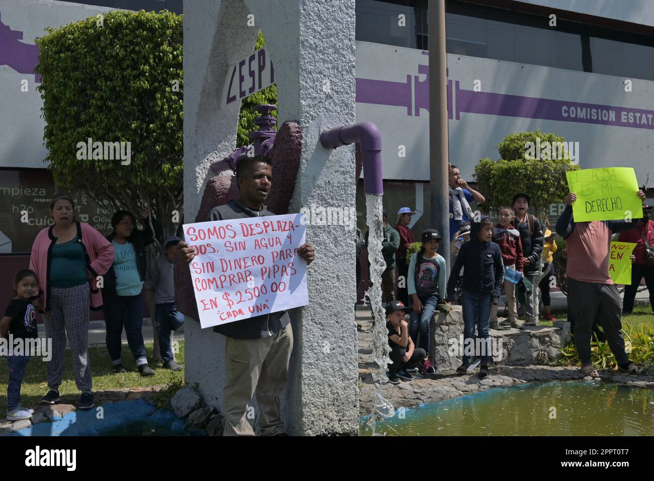 Tijuana, Baja California, Mexico. 24th Apr, 2023. Around 300 migrants ...