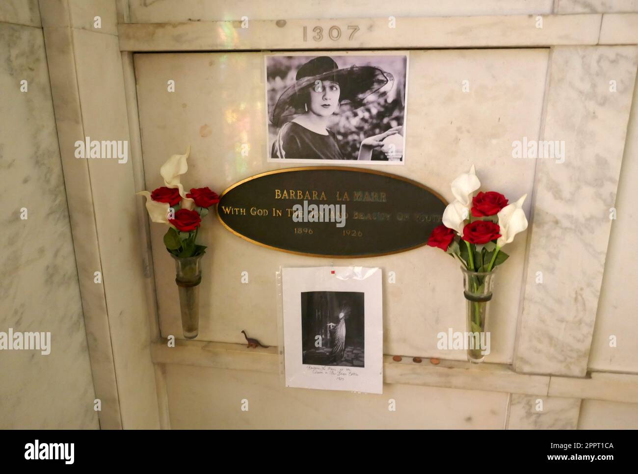 Los Angeles, California, USA 20th April 2023 Actress Barbara La Marr Grave in Cathedral ...