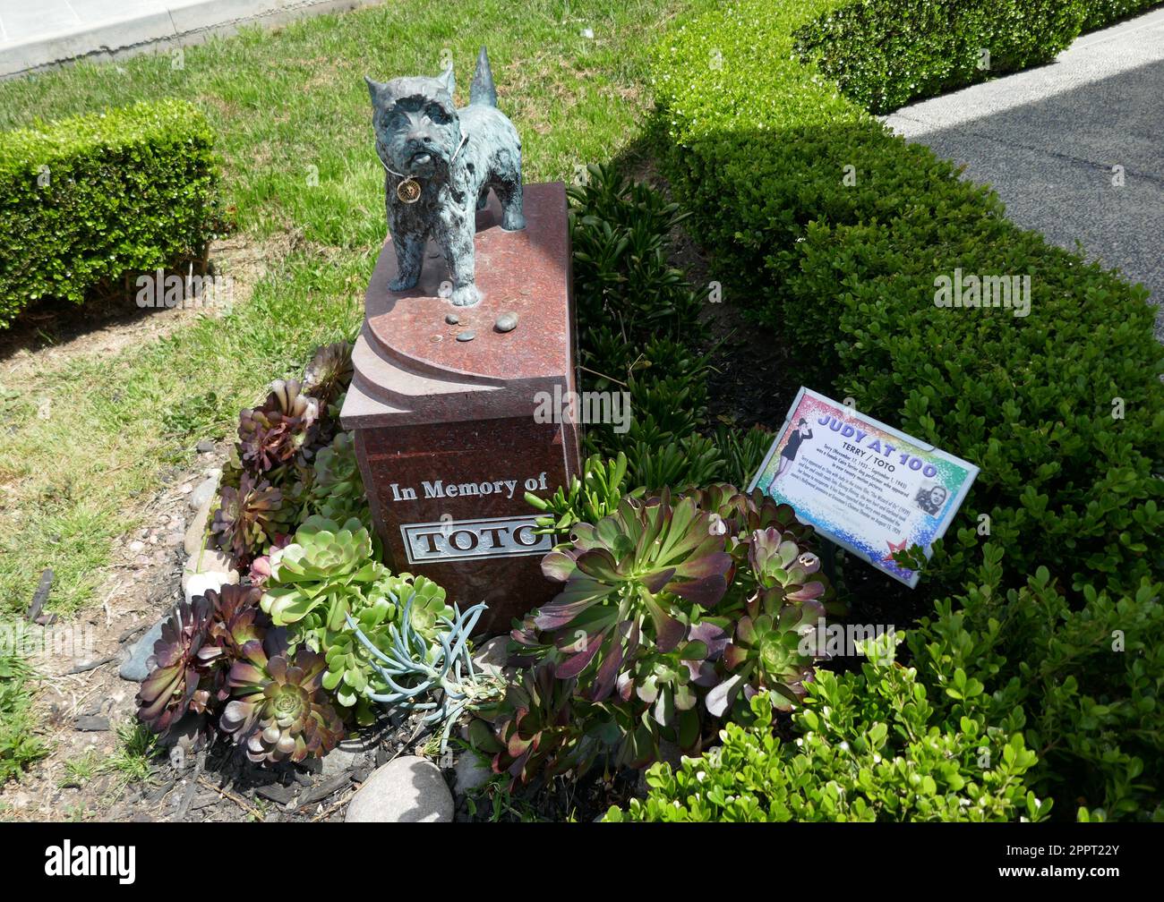 Los Angeles, California, USA 20th April 2023 Toto Memorial Statue at ...