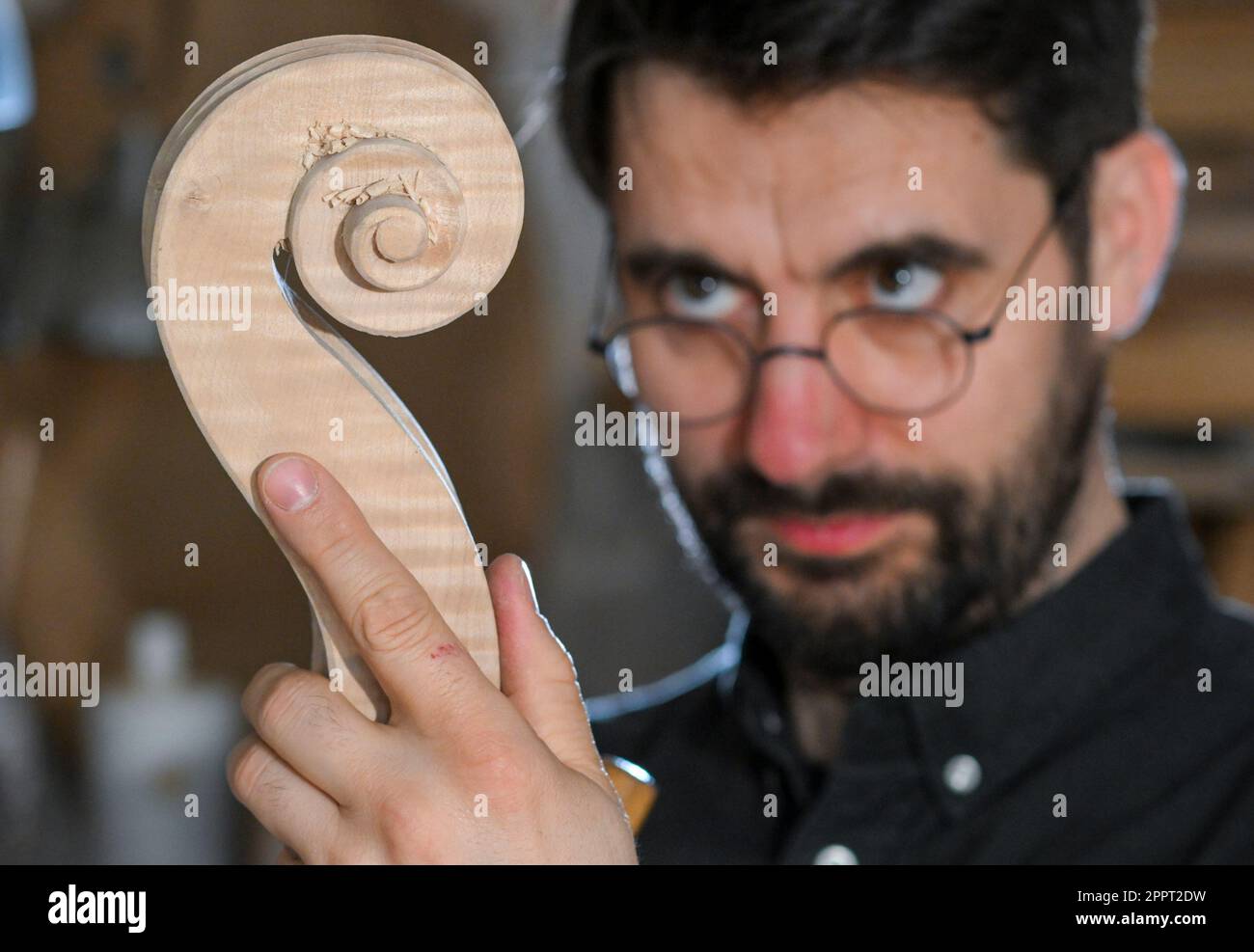 Checks neck hi-res stock photography and images - Alamy