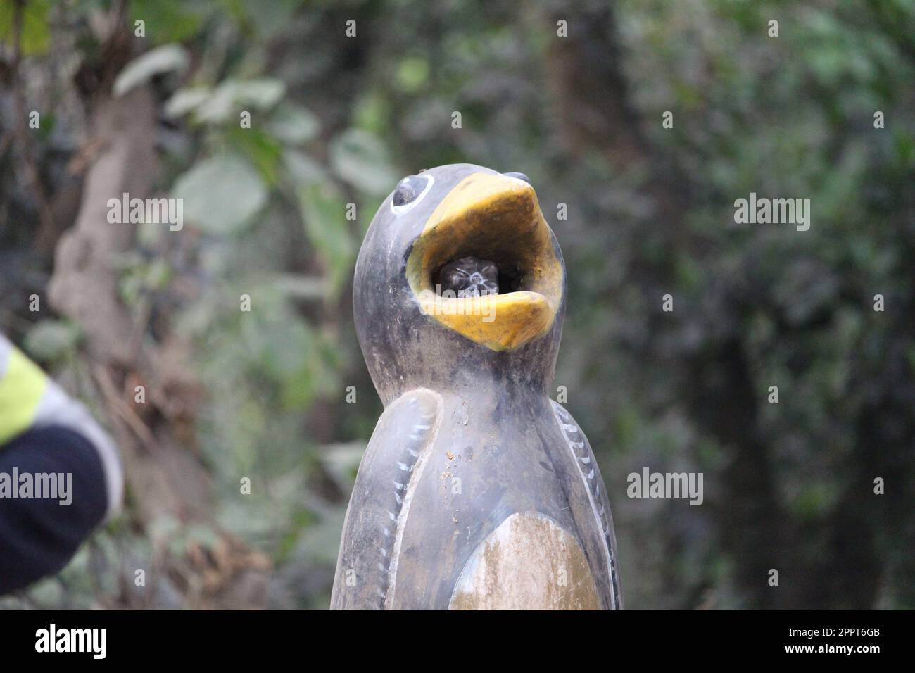 sculpture of animal in a national botanical garden Stock Photo - Alamy