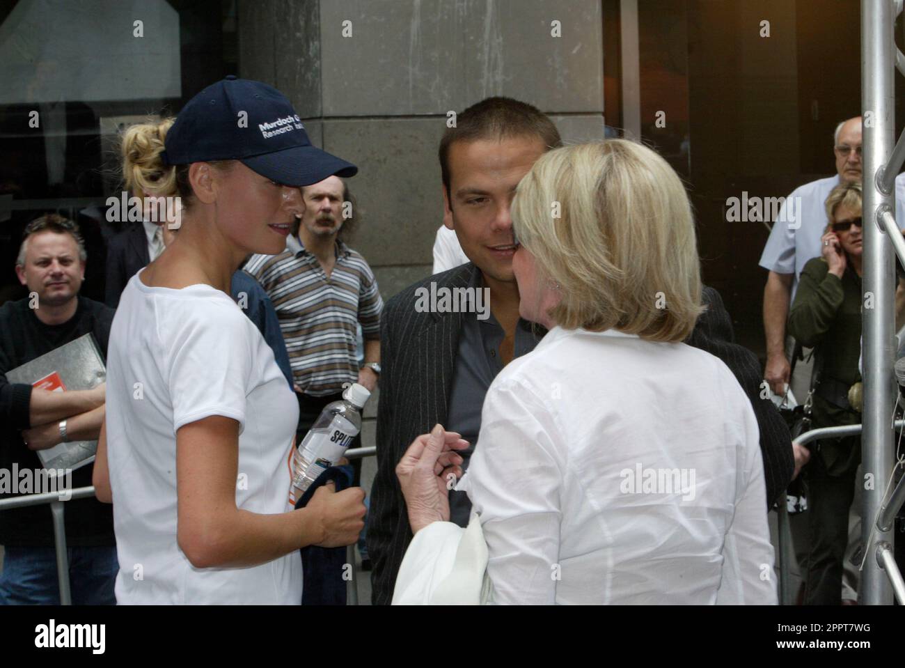 Lachlan Murdoch takes a perspirating Sarah Murdoch to the Westin Hotel ...