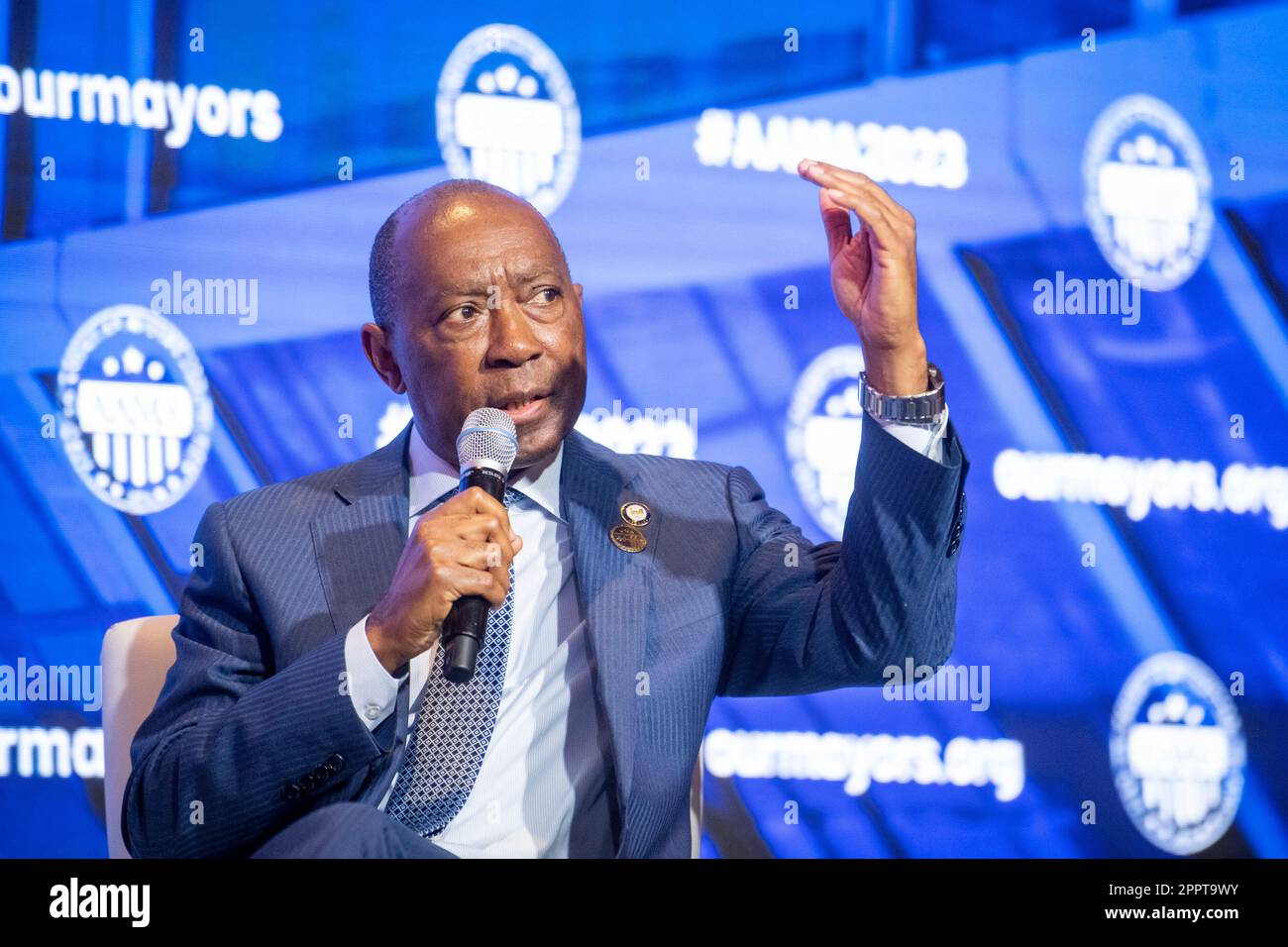 Houston mayor sylvester turner hi-res stock photography and images - Alamy