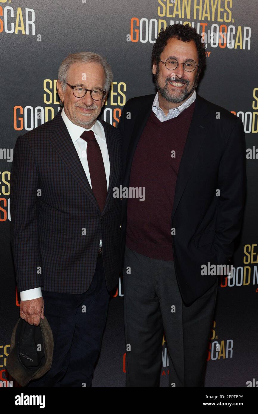 Tony kushner steven spielberg hi-res stock photography and images - Alamy