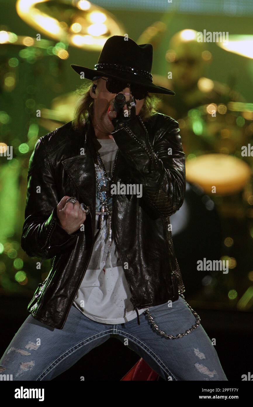 Axl rose 2010 hi-res stock photography and images - Alamy