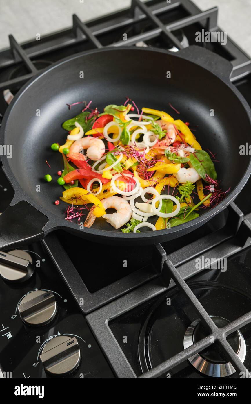 Onion frying pan ginger hi-res stock photography and images - Alamy