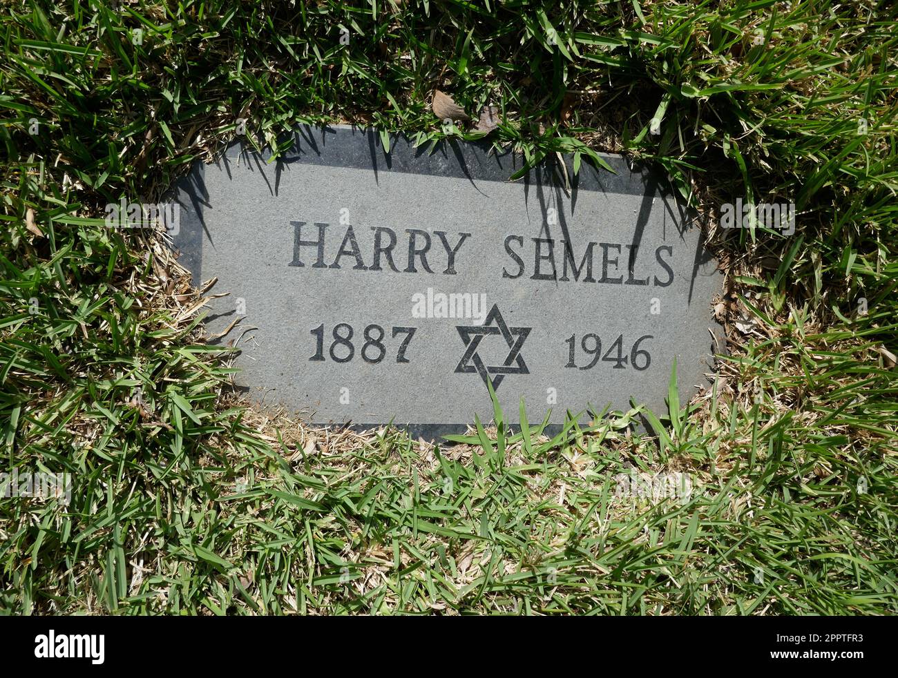 Los Angeles, California, USA 20th April 2023 Actor Harry Semels Grave ...