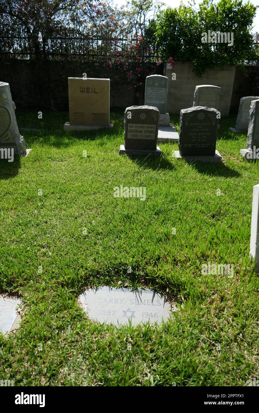 Los Angeles, California, USA 20th April 2023 Actor Harry Semels Grave ...