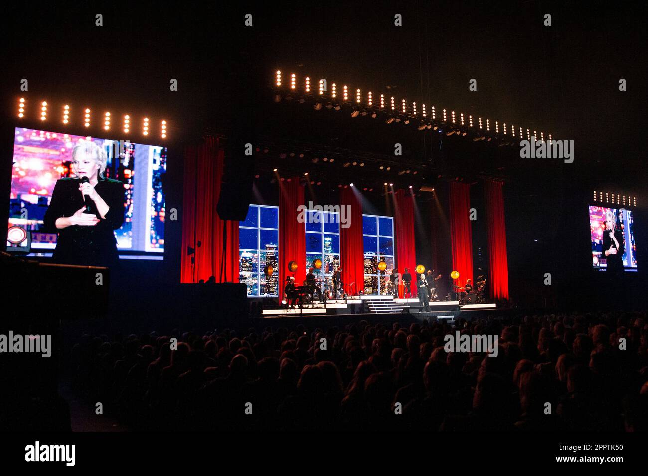 Cologne, Deutschland. 19th Nov, 2022. Singer Musician Entertainer Ina ...
