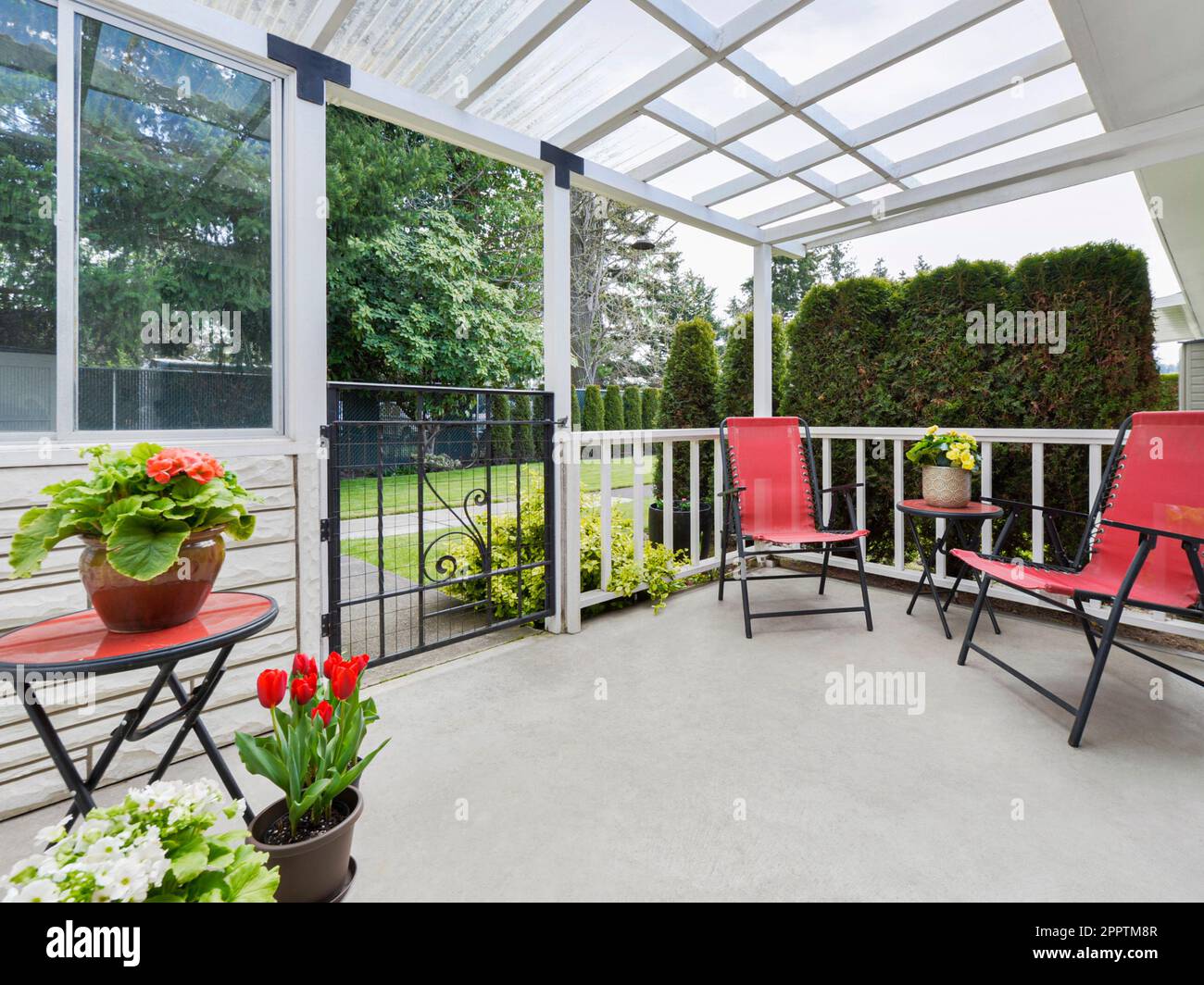 Modern house patio concrete hi-res stock photography and images - Alamy