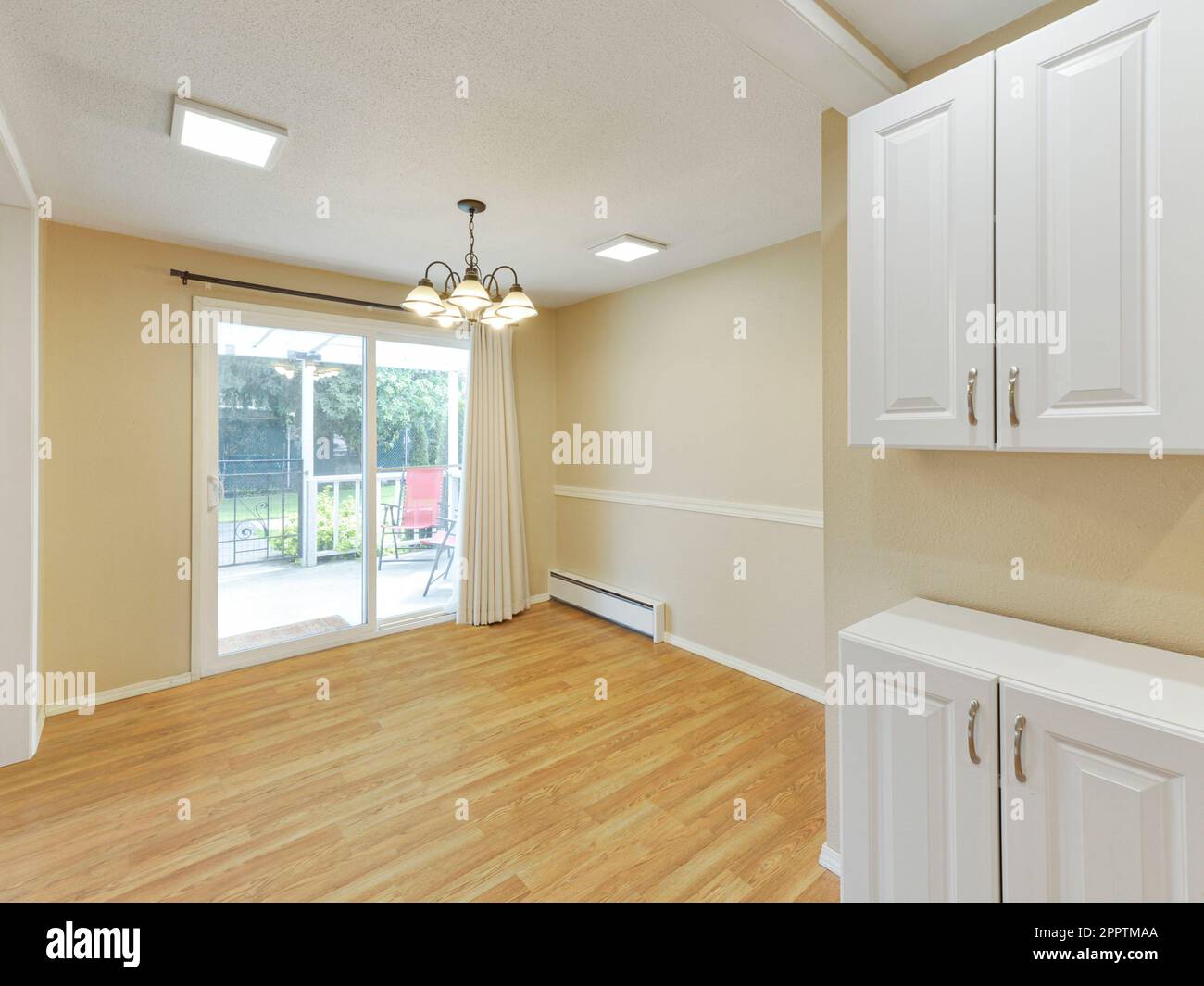 Modern residential empty dining room interior Stock Photo - Alamy