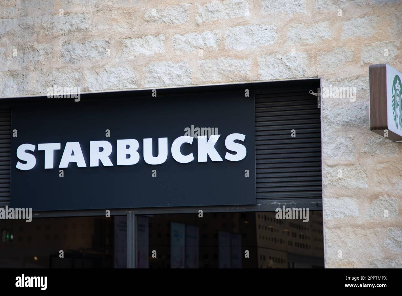 Building green star logo hi-res stock photography and images - Alamy