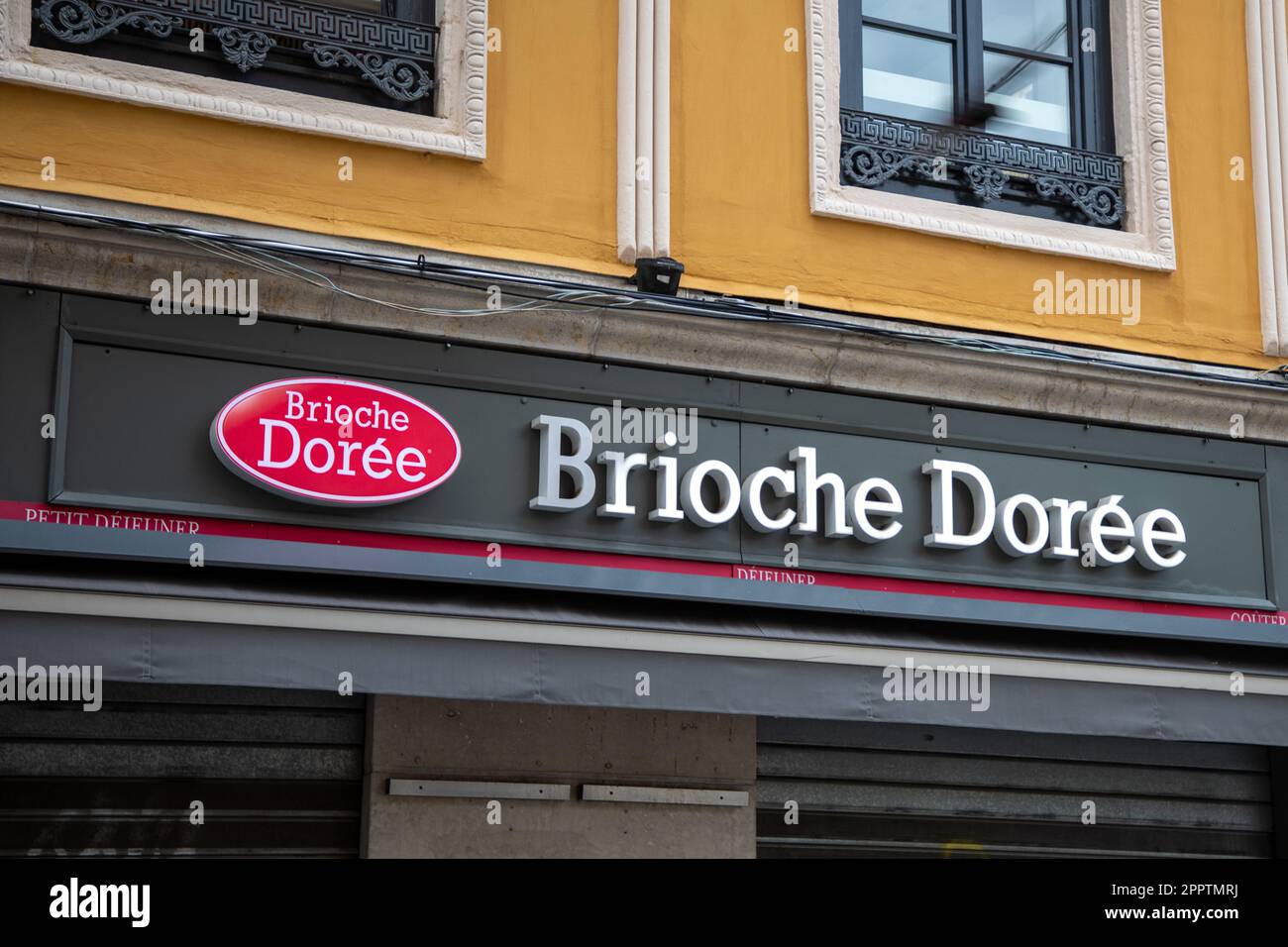 lyon , Aura France - 04 20 2023 : Brioche Doree signboard logo brand ...