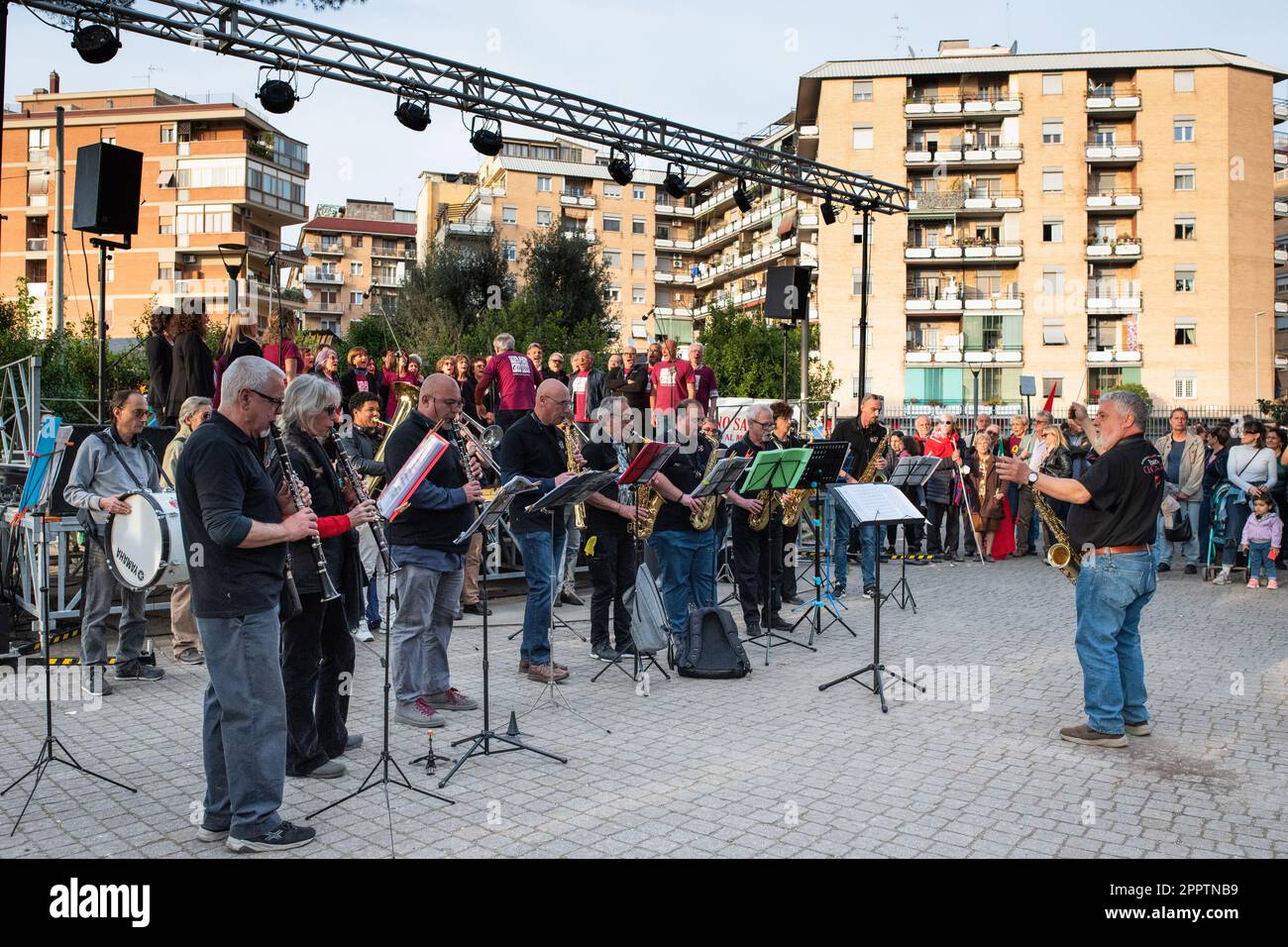 'Concerto Resistente' (Resistant Concert) in which the symbol song of ...