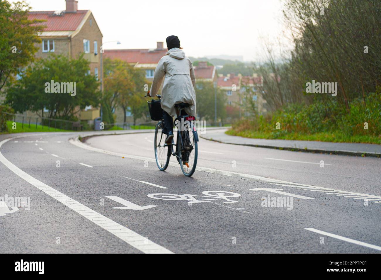 Downhill bicycle speed road down hi-res stock photography and images ...