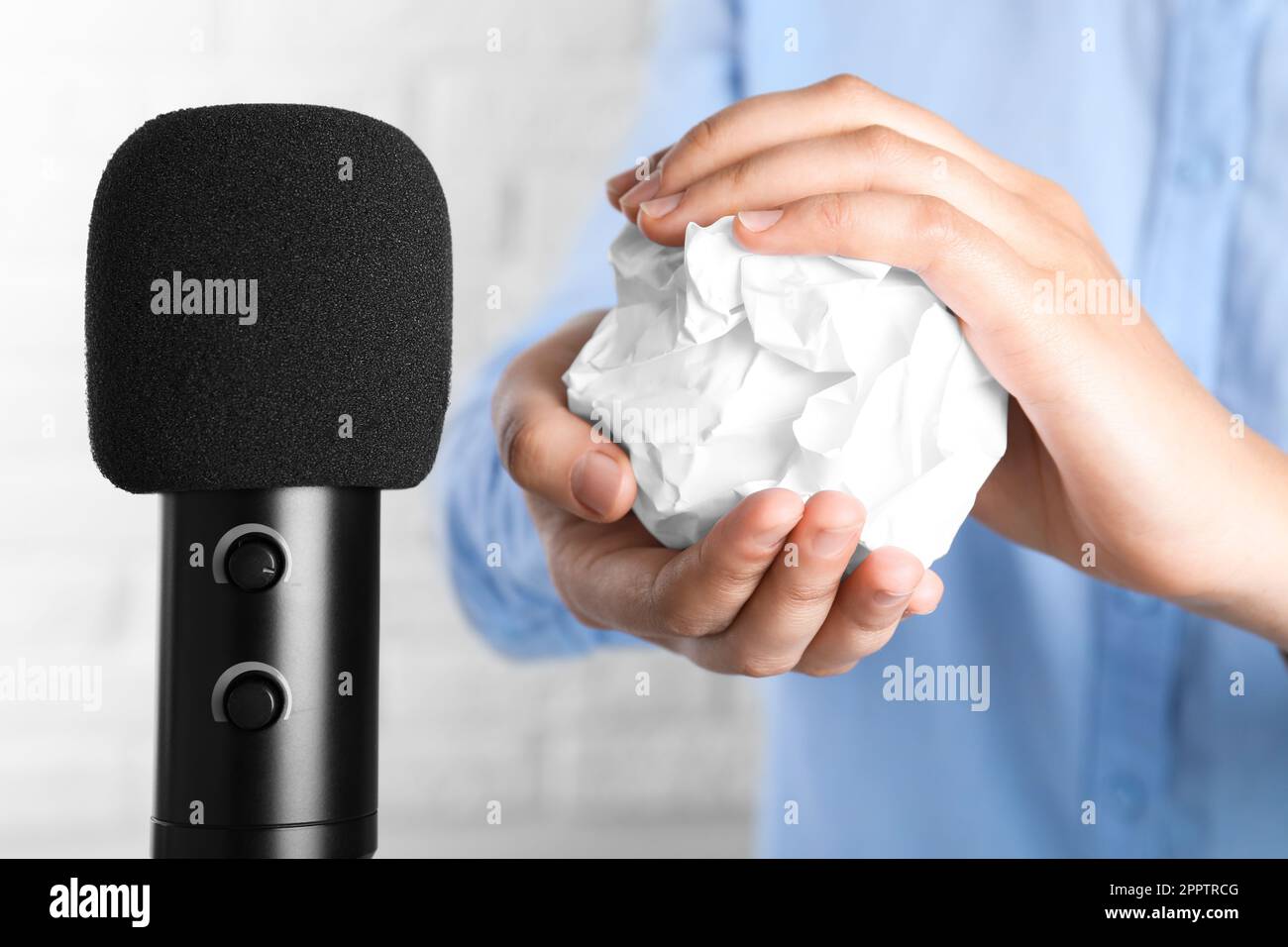 Making asmr sounds microphone hi-res stock photography and images - Alamy