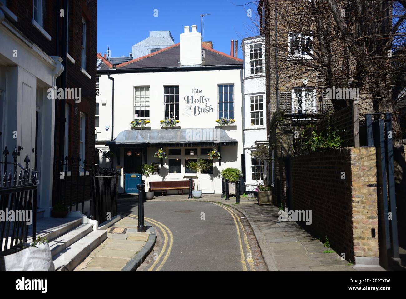 The Holly Bush pub, Hampstead, London Stock Photo - Alamy