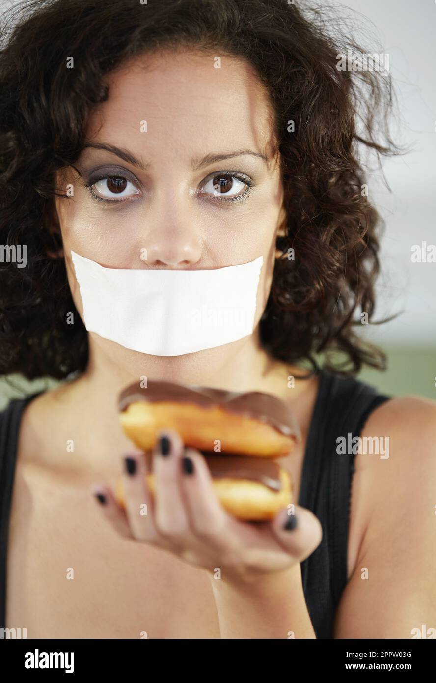 Covering mouth while eating hi-res stock photography and images - Alamy