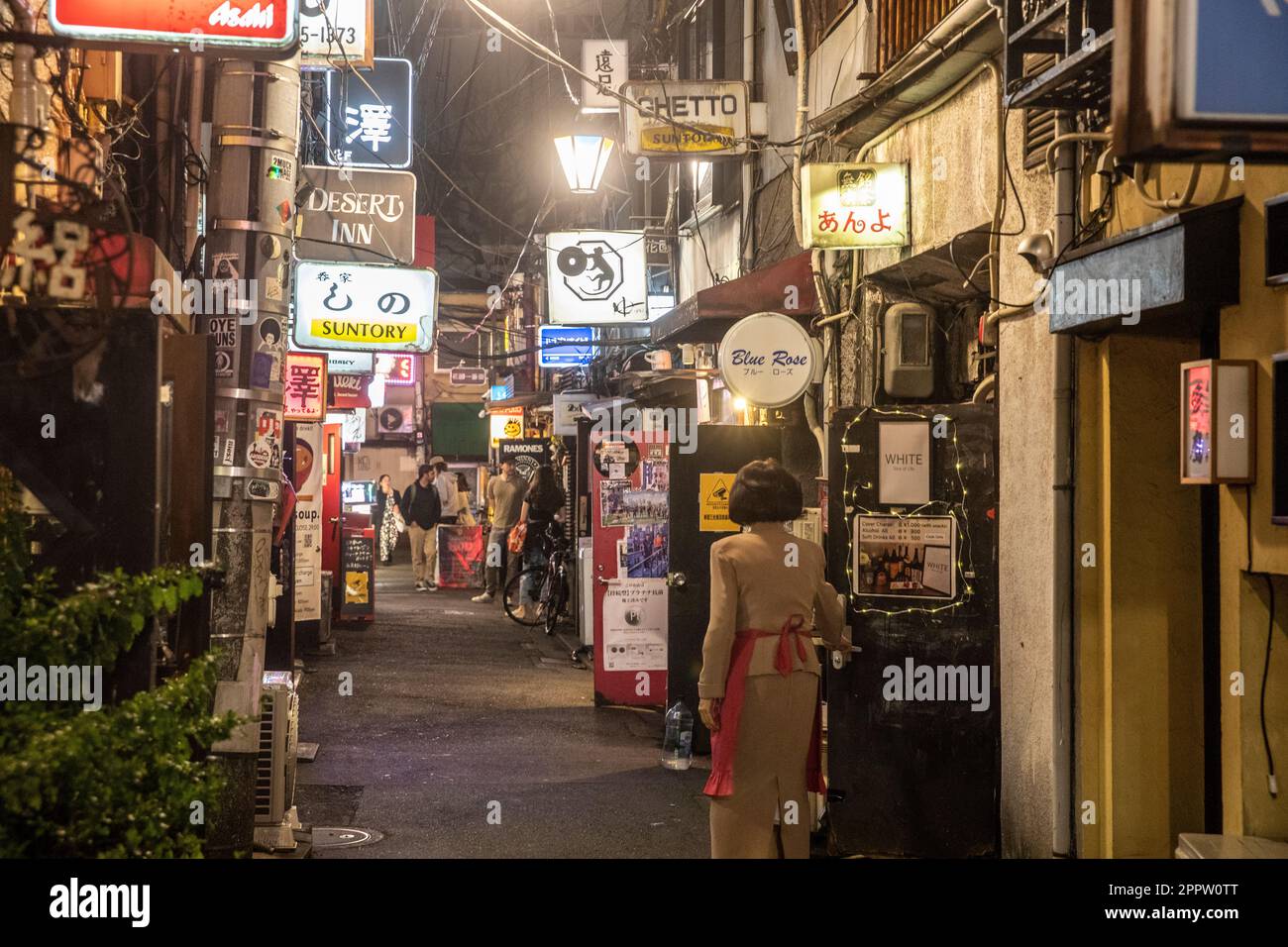 Golden Gai Shinjuku Tokyo April 2023, narrow alleyways of small scruffy ...