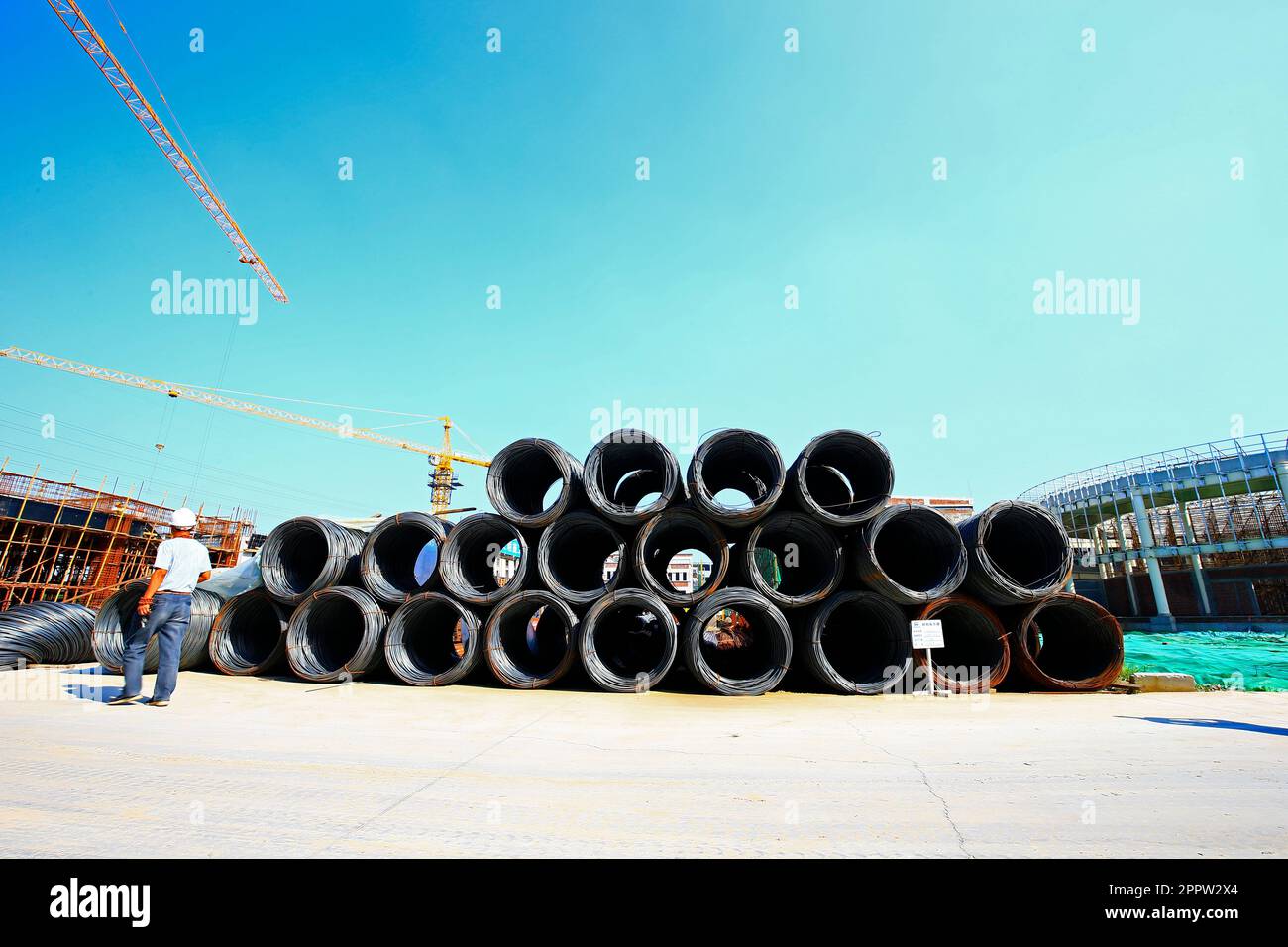 Steel rods or bars used to reinforce concrete Stock Photo - Alamy