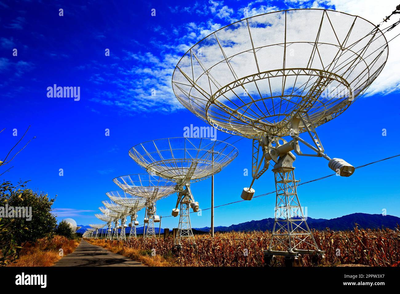 The observatory radio telescope Stock Photo - Alamy