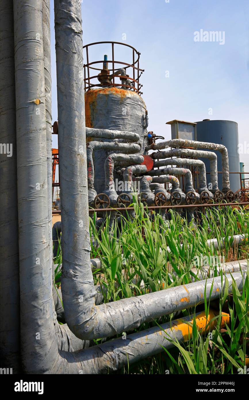 Oil pipes and valves Stock Photo - Alamy