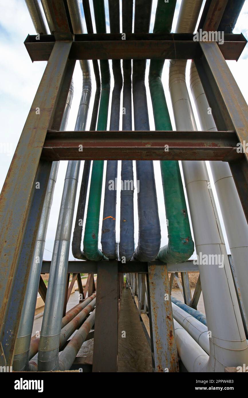 Oil pipes and valves Stock Photo - Alamy